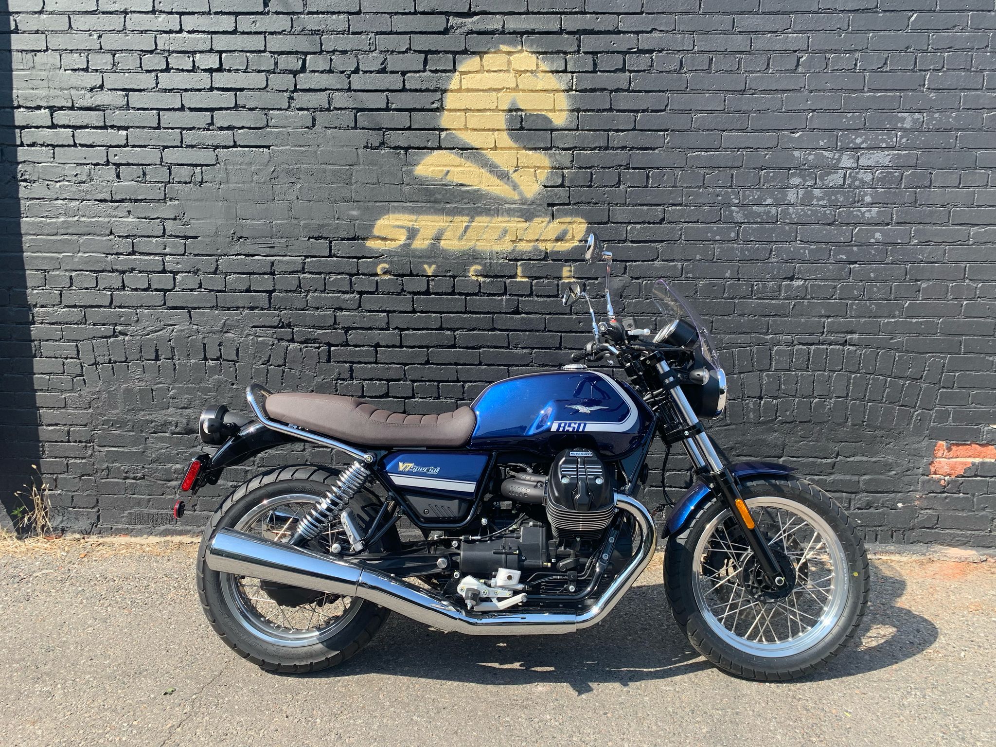 2022 Moto Guzzi V7 Special - Blu Formale – Studio Cycle